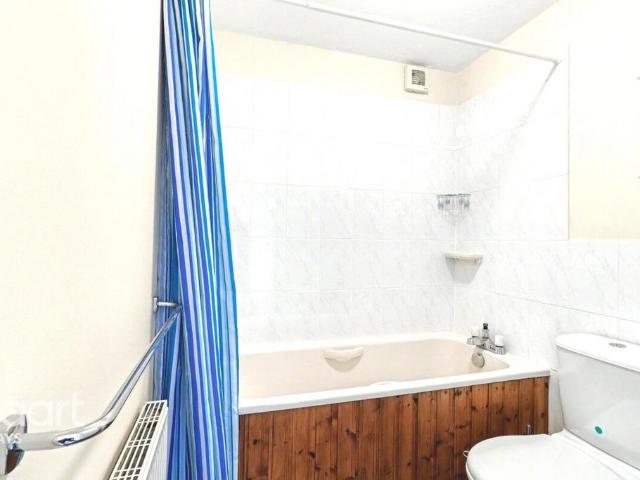 Linnet Way, PURFLEET 1 bed flat to rent £1,050 pcm £242 pw
