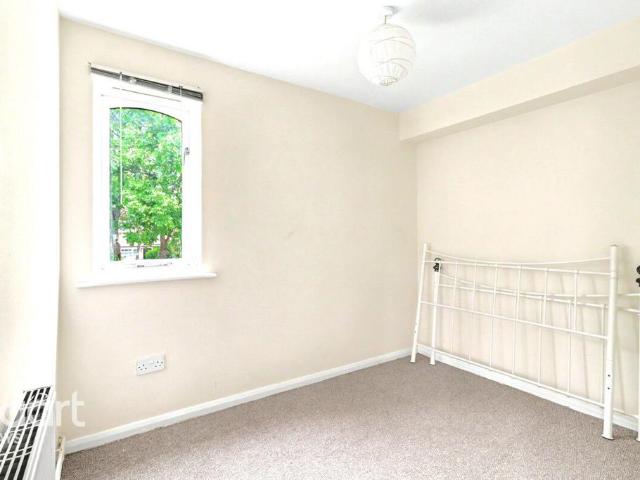 Linnet Way, PURFLEET 1 bed flat to rent £1,050 pcm £242 pw