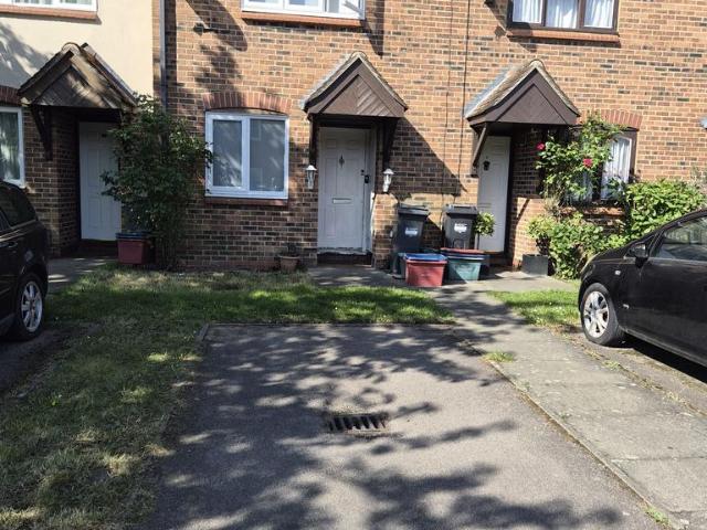 Linslade Close, Hounslow TW4 2 bed house to rent £1,950 pcm £450 pw