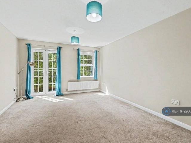 Lion Court, Northampton, NN4 2 bed flat to rent £1,150 pcm £265 pw