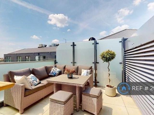 Lion Court, Isleworth, TW7 2 bed penthouse to rent £3,650 pcm £842 pw