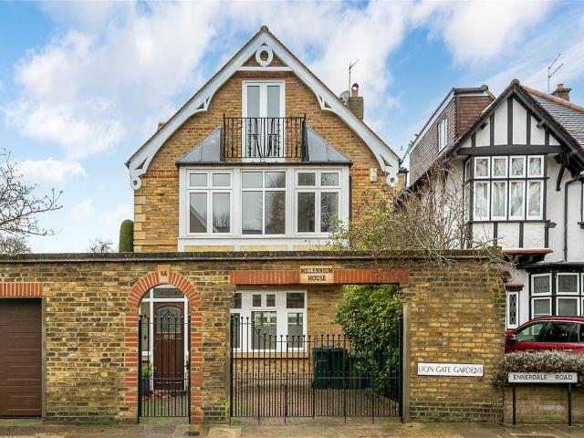 Lion Gate Gardens, Richmond, TW9