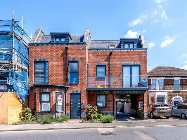 Lion Road, Bexleyheath, Kent DA6, 2 bed flat to rent, £1,750 pcm | PrimeLocation