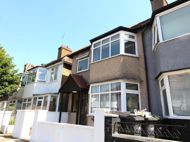Lion Road, Edmonton 3 bed terraced house to rent £2,350 pcm £542 pw
