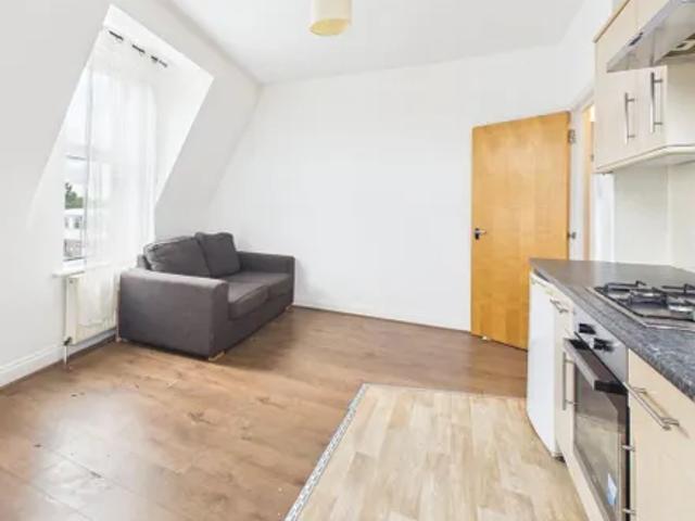 Lion Road, London, TW1 4JQ, United Kingdom | 2 bed apartment for rent #168085965 | Rentberry