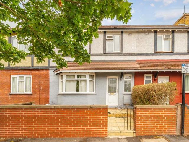 Lionel Road North, Brentford TW8 3 bed house to rent £3,000 pcm £692 pw