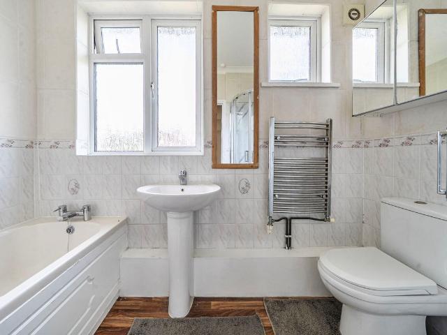 Lionel Road North, South Ealing, Brentford TW8, 3 bed property to rent, £3,000 pcm | PrimeLocation