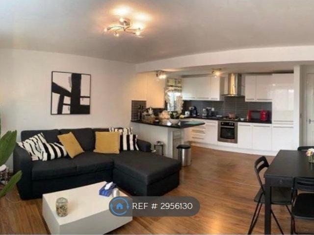 Lions Court, Bolton BL3, 2 bed flat to rent, £975 pcm | PrimeLocation