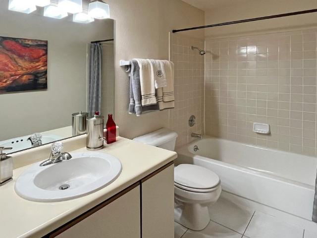 LionsHead Apartments 2 Bedroom Apartment for Rent at 1414 N 108th St, Omaha, NE 68154