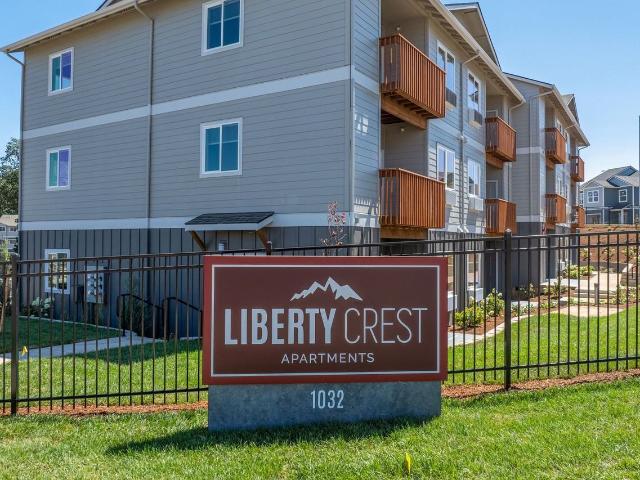 LIBERTY CREST APARTMENTS 2 Bedroom Apartment for Rent at 1012 Big Mountain Ave S, Salem, OR 97306 Sunnyslope