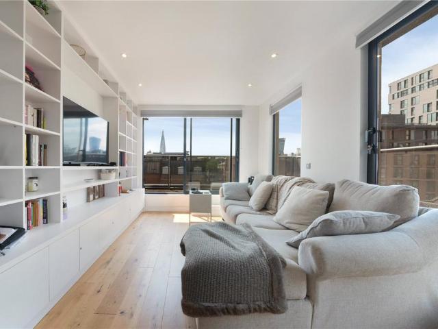Liberty House, Ensign Street, London, E1 2 bed duplex to rent £3,700 pcm £854 pw