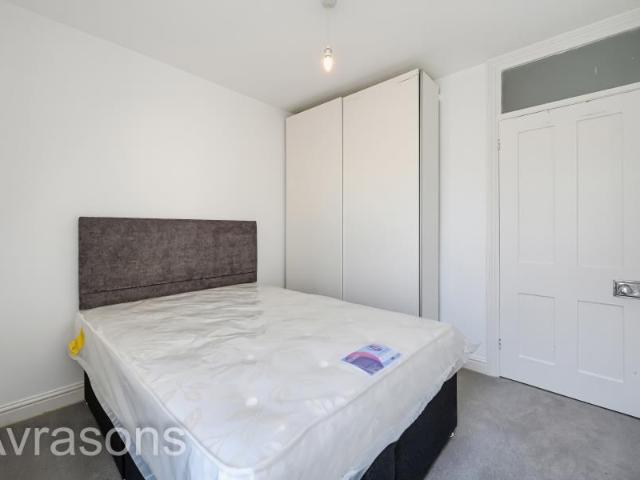 LIBERTY STREET, OVAL 2 bed flat to rent £2,249 pcm £519 pw