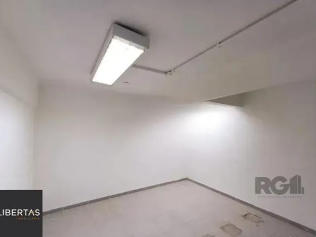 Libertas imobiliária aluga loja na Av. Assis Brasil com 530m² Passo Dareia