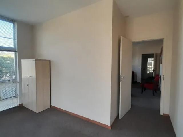 Libertas Imobiliária aluga sala comercial no bairro Partenon