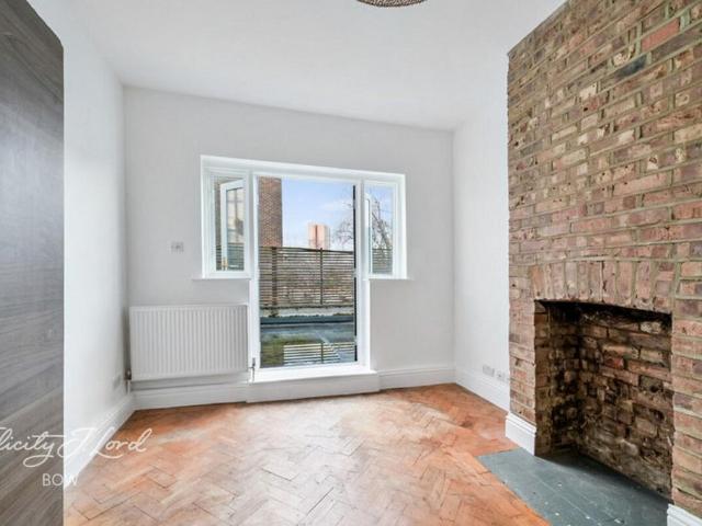 Libra Road, LONDON 2 bed flat to rent £2,400 pcm £554 pw