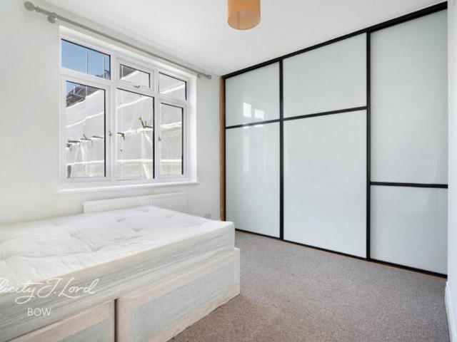 Libra Road, London 2 bed flat to rent £2,000 pcm £462 pw