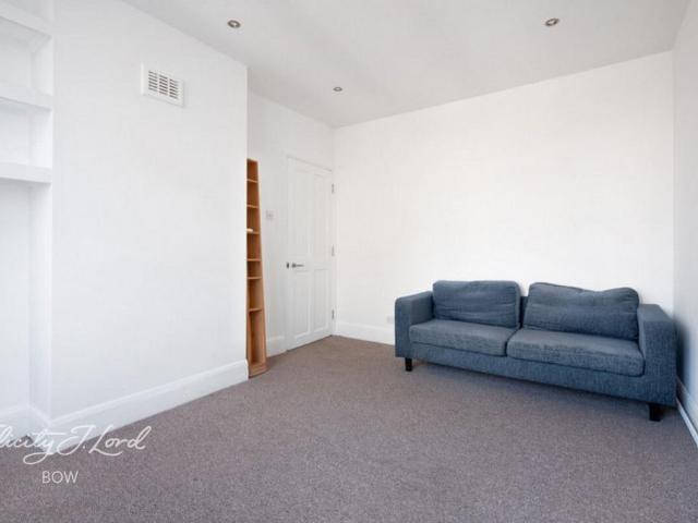 Libra Road, London 2 bed flat to rent £1,950 pcm £450 pw