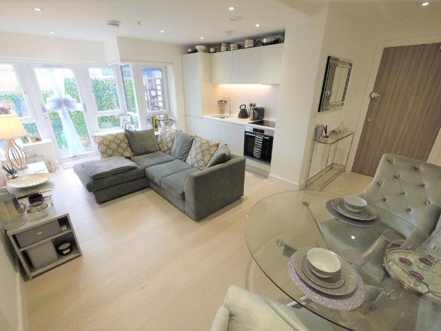 Library House, New Road, Brentwood, Essex CM14, 1 bed flat to rent, £1,500 pcm | PrimeLocation