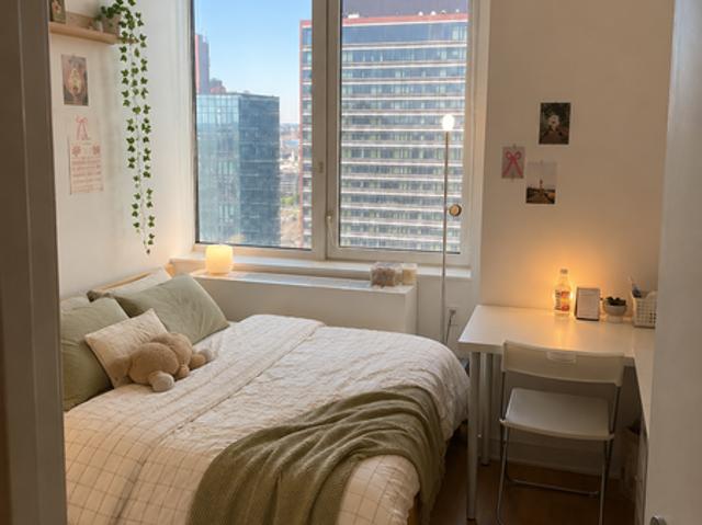 LIC Eagle Loft bedroom *girls only, no male guest