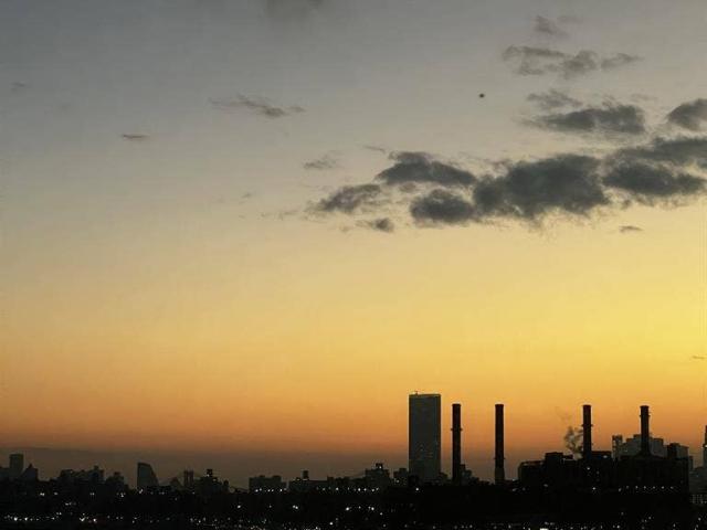 LIC Luxury 2BR+Flex | Room for One
