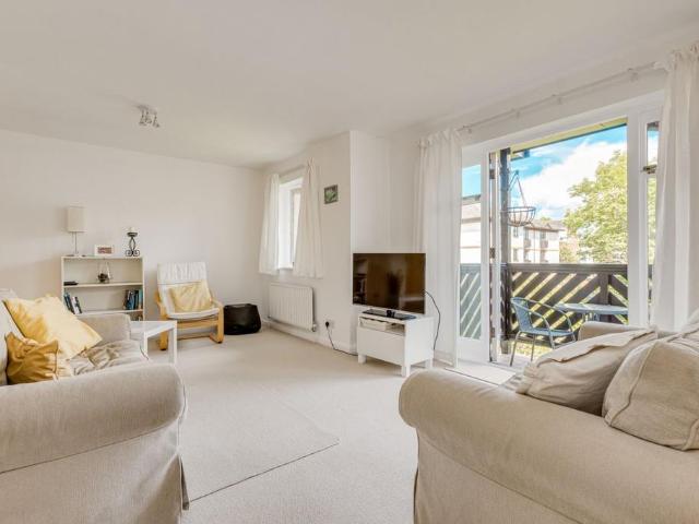 Lichfield Gardens, Richmond, Surrey 2 bed flat to rent £3,500 pcm £808 pw