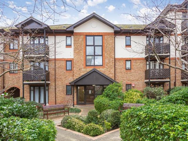 Lichfield Gardens, Richmond, Surrey 2 bed flat to rent £3,500 pcm £808 pw