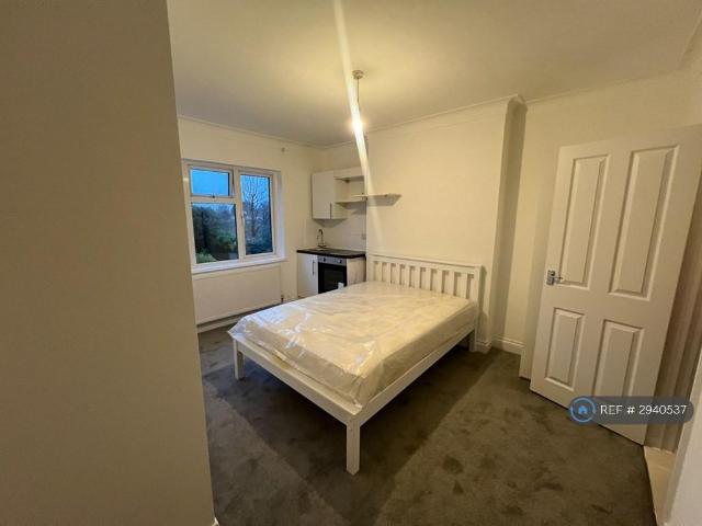 Lichfield Grove, London, N3 Studio to rent £1,000 pcm £231 pw