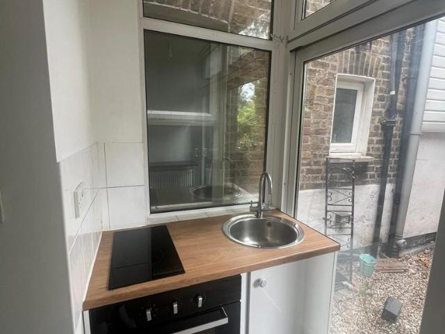 Lichfield Grove, London N3 Studio to rent £1,030 pcm £238 pw