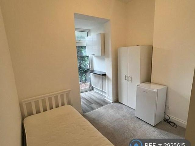 Lichfield Grove, London, N3 Studio to rent £1,030 pcm £238 pw