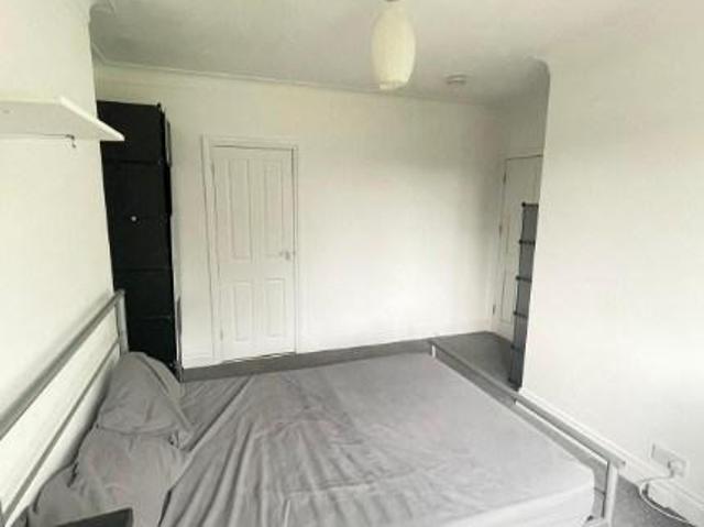 Lichfield Grove, London, N3 Studio to rent £1,050 pcm £242 pw