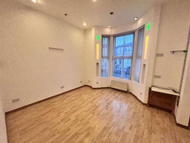 Lichfield Grove, London, N3