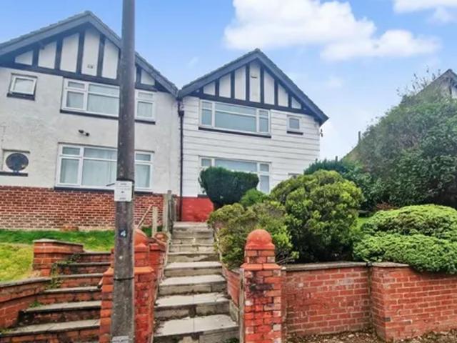 Lichfield Drive, Prestwich, M25 0HX, United Kingdom | 4 bed duplex for rent #167775038 | Rentberry