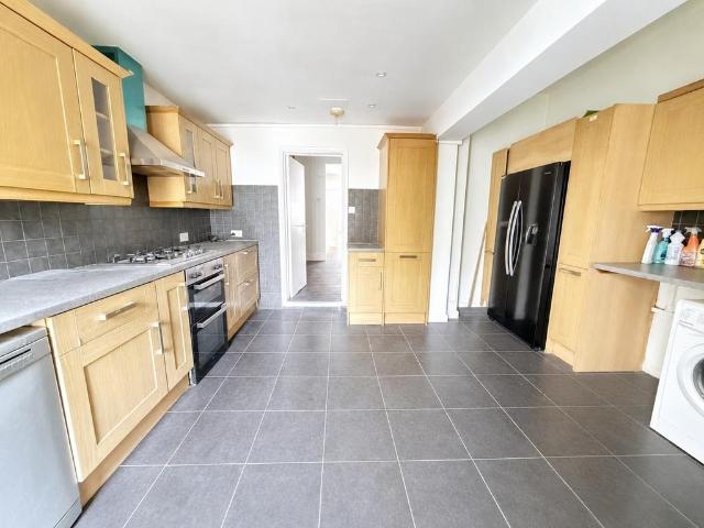 Lichfield Road, London, E6 3 bed house to rent £2,400 pcm £554 pw