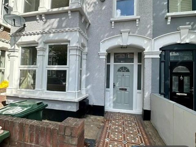 Lichfield Road, London, E6 1 bed in a house share to rent £1,090 pcm £252 pw