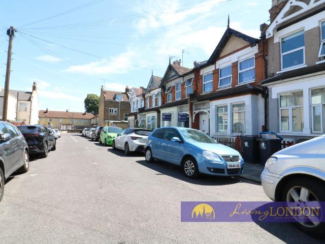 Lichfield Road, London N9, 2 bed maisonette to rent, £2,000 pcm | PrimeLocation