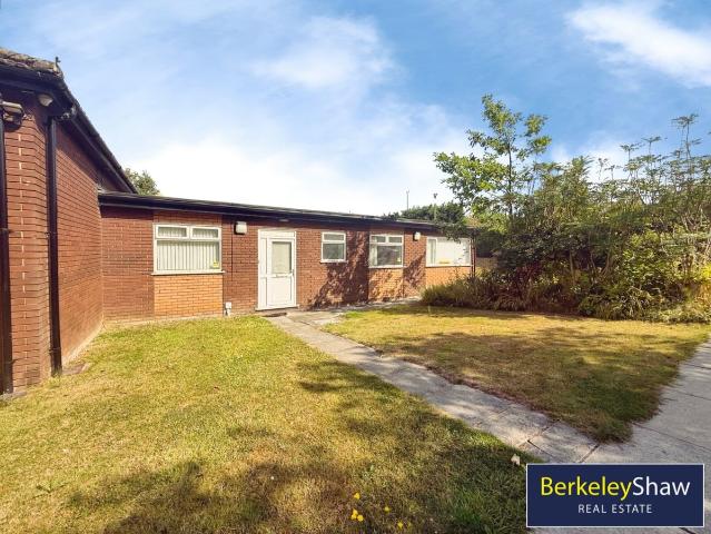Lickers Lane, Whiston, Prescot L35, 3 bed semi detached bungalow to rent, £895 pcm | PrimeLocation