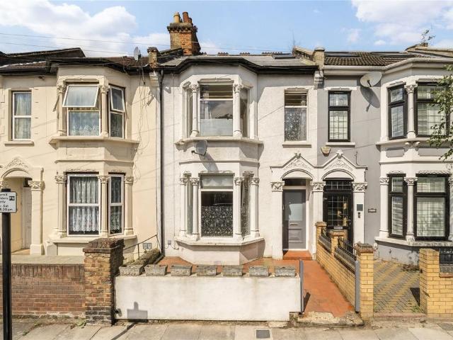 Liddington Road, Stratford, London, E15 3 bed terraced house to rent £2,800 pcm £646 pw