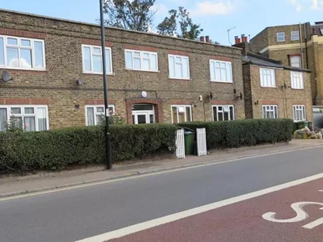 Lidl, 159 Bestwood Street, London, SE8 5AB, United Kingdom | 3 bed apartment for rent #167241963 | Rentberry