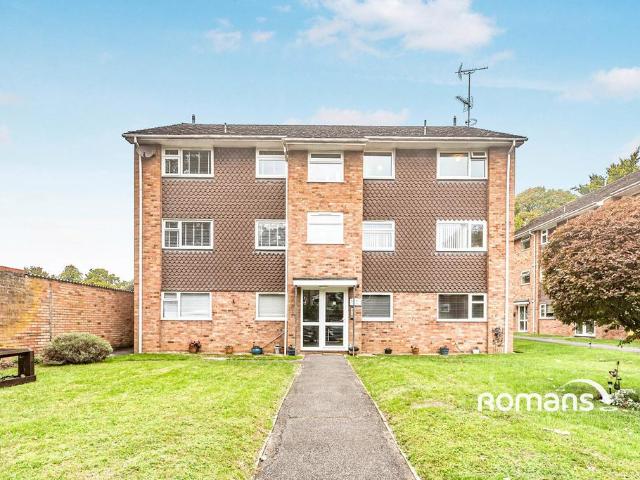 Liebenrood Road, Reading, Berkshire. 2 bed flat to rent £1,295 pcm £299 pw