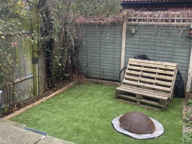 Light, airy, 4 bed flat with garden