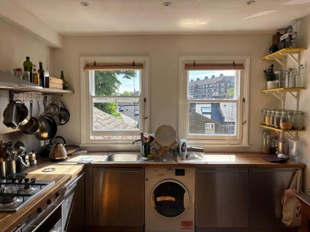 Light and airy top floor flat in Brixton