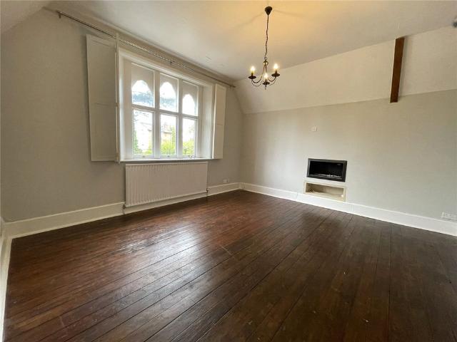 Light and airy first floor character apartment with period features, in a central location within walking distance of all amenities