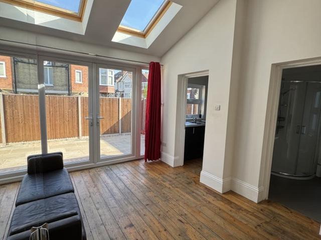 Light and Airy Studio Flat with Private Garden