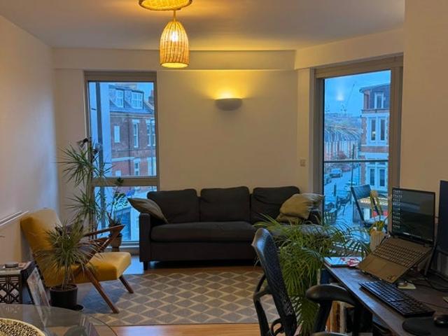 Light and Spacious 1 Bed Flat with Balcony