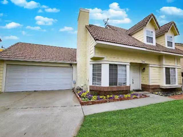 LIGHT & BRIGHT! Beautiful 3 Bed/2 Bath home with large back ya.