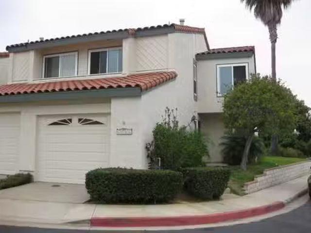 Light, Bright & Upgraded 3BD/2.5BA: Comm Pool, Spa, Tennis.