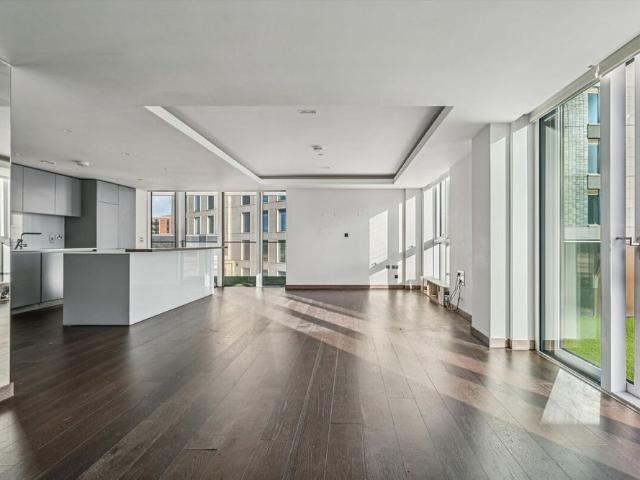 Light filled 16th floor apartment in a vibrant, waterside Central London location for rent