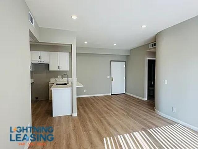 Light Filled 1 Bed / 1 Bath with Central AC and Garage Parking in Tujunga