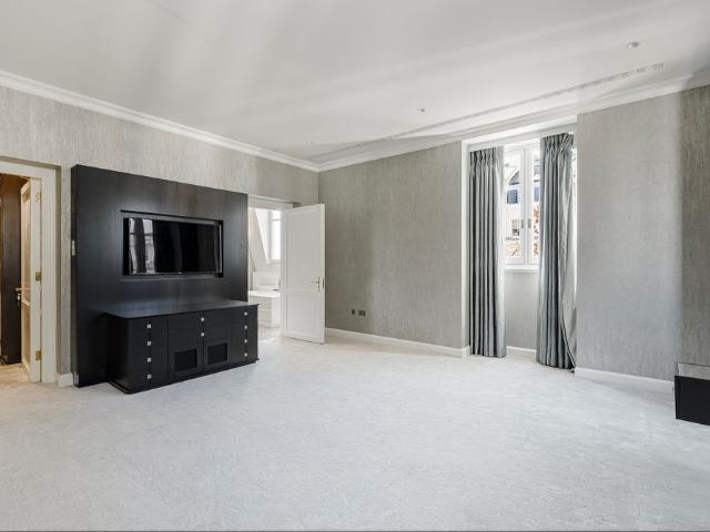 Light Filled Belgravia Home in a Grade II* Listed Building