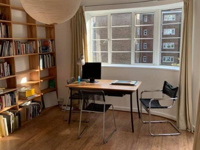 Light filled midcentury 1 bedroom flat in Hoxton